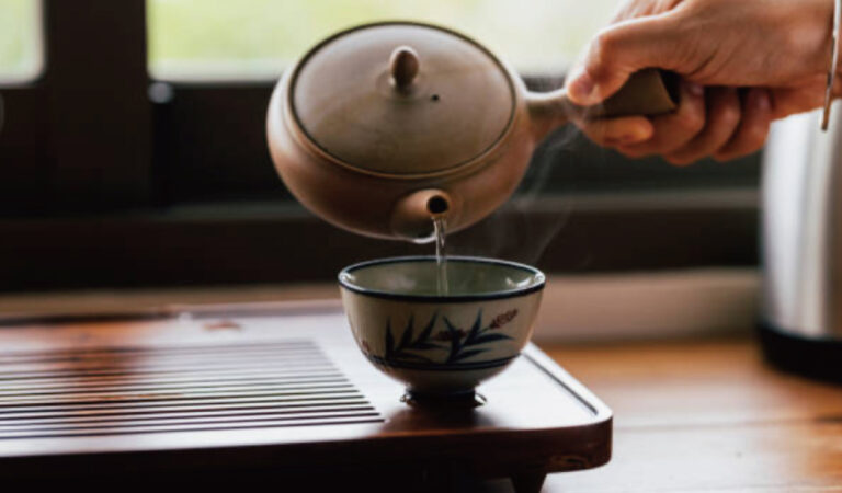 急須の歴史(由来)は常滑焼からはじまった？！日本の急須の発祥やルーツについて | afugi (オウギ) -日本製の生活雑貨を産地から届ける通販サイト-