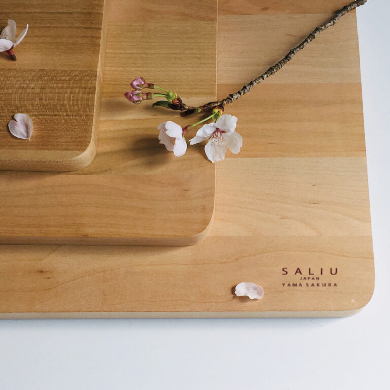 付知山桜 | まないた SALIU 耐久耐水で硬く丈夫な山桜製のまな板 [岐阜] | afugi (オウギ) -日本製の生活雑貨を産地から届ける通販サイト-